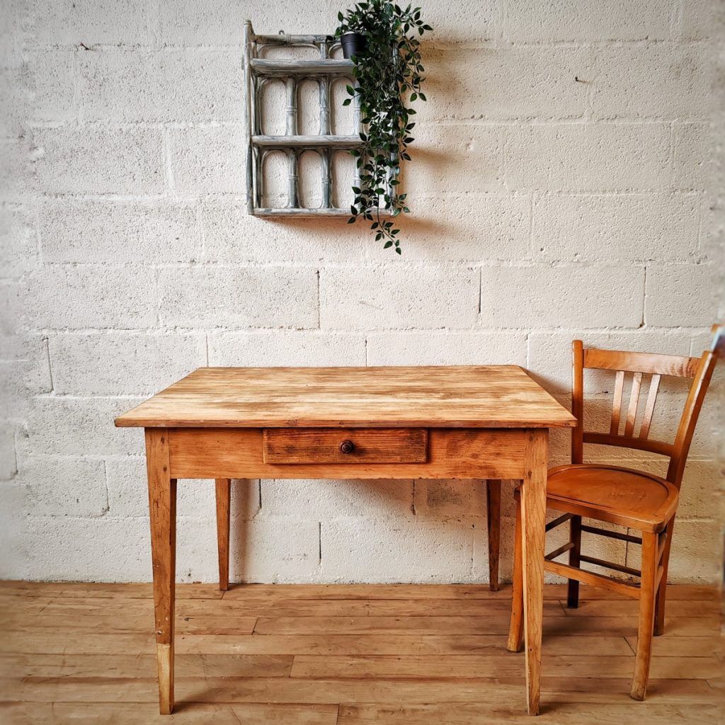 Tables à manger – Atelier-brocante